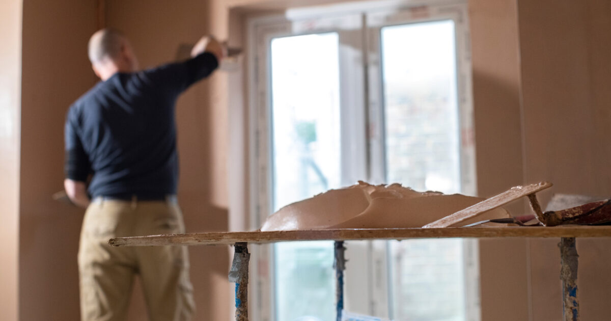 Guide to correctly installing plaster beads | Guides | Catnic